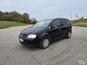 Melns Volkswagen Touran 2005 Plungė, ar dzinēja tilpumu 1.90 L un nobraukumu 308 tūkst. km par 700 €, foto  vietnē AUTOMOTO.COM.LV