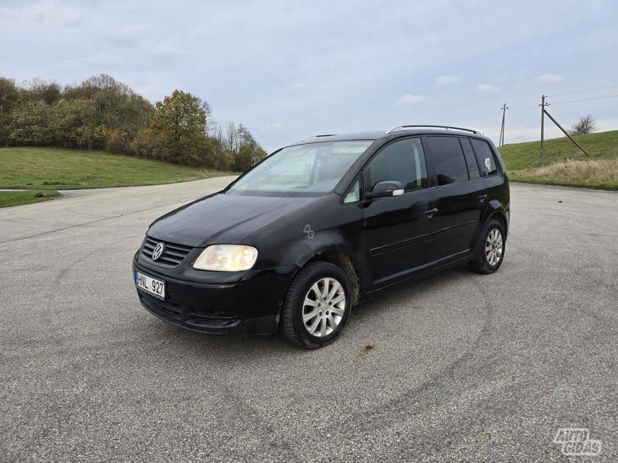 Melns Volkswagen Touran 2005 Plungė, ar dzinēja tilpumu 1.90 L un nobraukumu 308 tūkst. km par 700 €, foto 1 vietnē AUTOMOTO.COM.LV