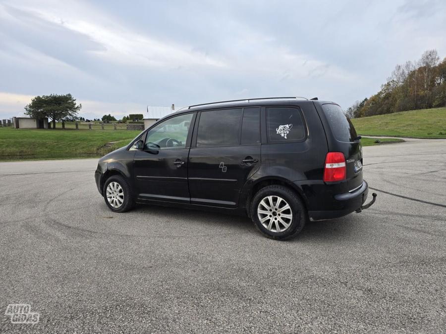 Melns Volkswagen Touran 2005 Plungė, ar dzinēja tilpumu 1.90 L un nobraukumu 308 tūkst. km par 700 €, foto 3 vietnē AUTOMOTO.COM.LV
