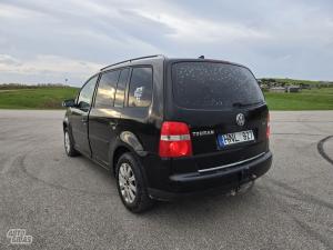 Melns Volkswagen Touran 2005 Plungė, ar dzinēja tilpumu 1.90 L un nobraukumu 308 tūkst. km par 700 €, foto 4 vietnē AUTOMOTO.COM.LV