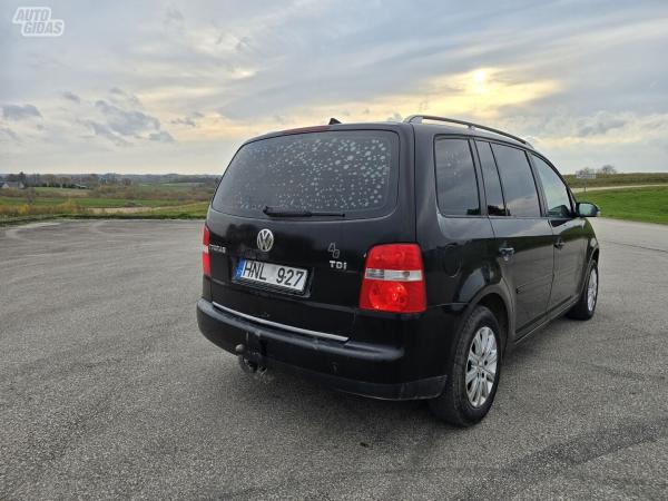 Volkswagen Touran 2005 Plungė vietnē Melns Volkswagen Touran 2005 Plungė, ar dzinēja tilpumu 1.90 L un nobraukumu 308 tūkst. km par 700 €, foto 5 vietnē AUTOMOTO.COM.LV