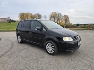 Melns Volkswagen Touran 2005 Plungė, ar dzinēja tilpumu 1.90 L un nobraukumu 308 tūkst. km par 700 €, foto 7 vietnē AUTOMOTO.COM.LV