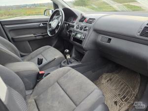 Melns Volkswagen Touran 2005 Plungė, ar dzinēja tilpumu 1.90 L un nobraukumu 308 tūkst. km par 700 €, foto 8 vietnē AUTOMOTO.COM.LV