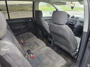 Melns Volkswagen Touran 2005 Plungė, ar dzinēja tilpumu 1.90 L un nobraukumu 308 tūkst. km par 700 €, foto 9 vietnē AUTOMOTO.COM.LV