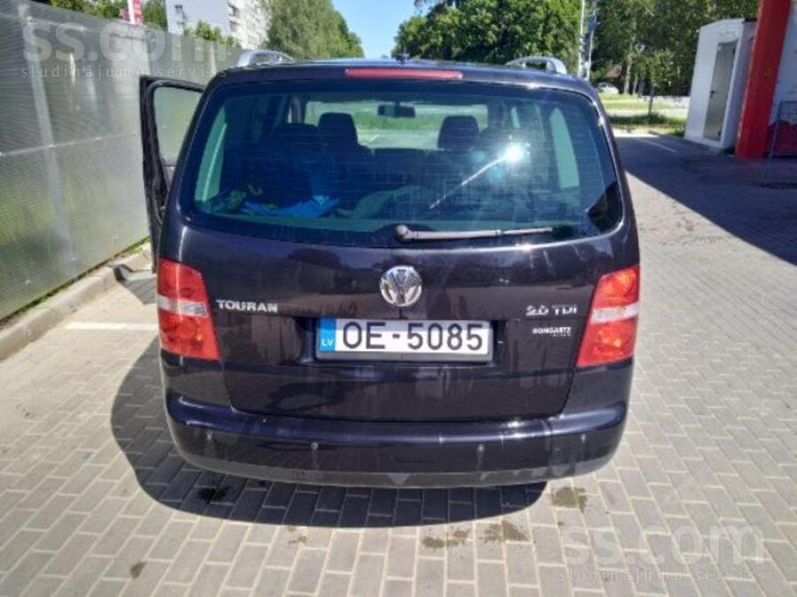 Black Volkswagen Touran 2006 in Riga, with an engine capacity of 2.00 L and mileage of 298 thousand km for 1150 €, photo 2 on AUTOMOTO.COM.LV