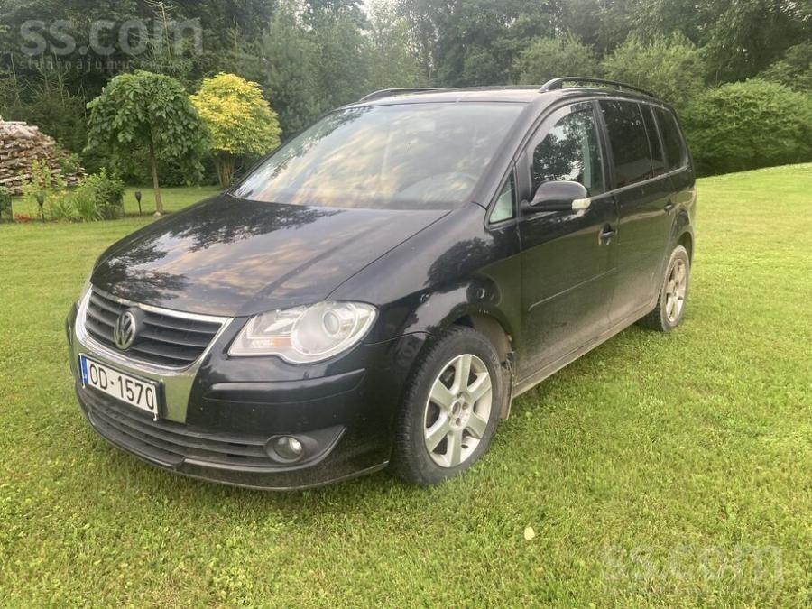 Black Volkswagen Touran 2006 in Ogre, with an engine capacity of 1.90 L and mileage of 350 thousand km for 1300 €, photo 3 on AUTOMOTO.COM.LV
