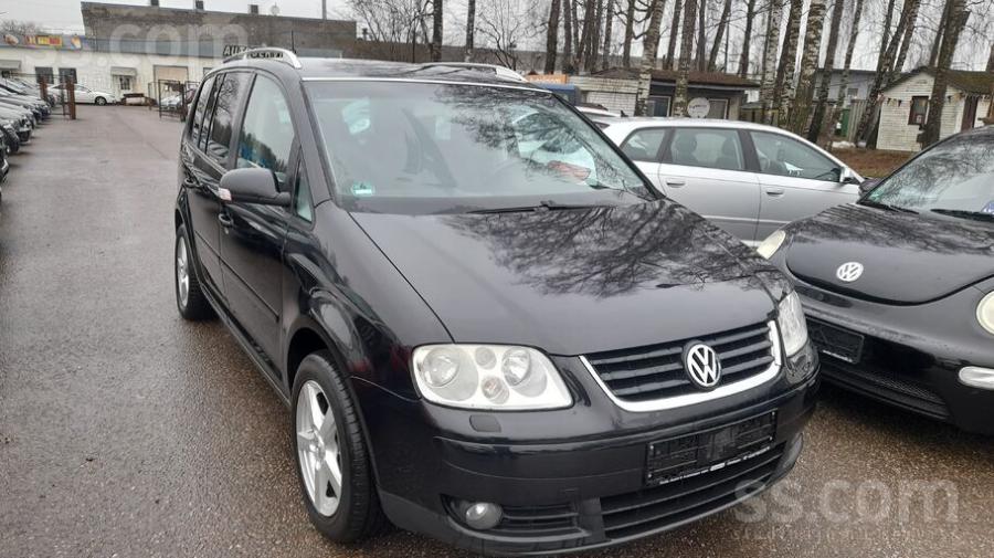 Black Volkswagen Touran 2006 in Riga, with an engine capacity of 1.90 L and mileage of 228 thousand km for 4100 €, photo 2 on AUTOMOTO.COM.LV