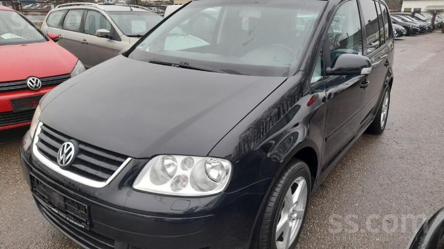 Black Volkswagen Touran 2006 in Riga, with an engine capacity of 1.90 L and mileage of 228 thousand km for 4100 €, photo 4 on AUTOMOTO.COM.LV