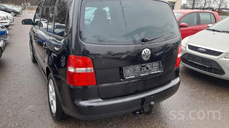 Black Volkswagen Touran 2006 in Riga, with an engine capacity of 1.90 L and mileage of 228 thousand km for 4100 €, photo 6 on AUTOMOTO.COM.LV