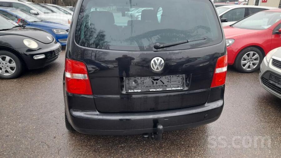Black Volkswagen Touran 2006 in Riga, with an engine capacity of 1.90 L and mileage of 228 thousand km for 4100 €, photo 7 on AUTOMOTO.COM.LV
