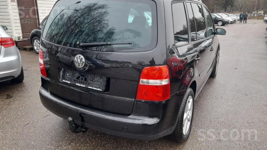 Black Volkswagen Touran 2006 in Riga, with an engine capacity of 1.90 L and mileage of 228 thousand km for 4100 €, photo 8 on AUTOMOTO.COM.LV