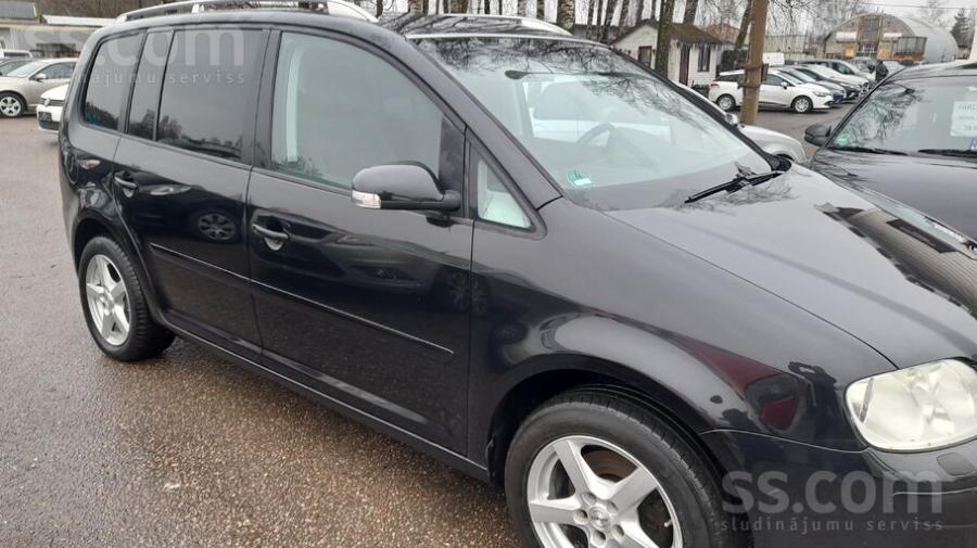 Black Volkswagen Touran 2006 in Riga, with an engine capacity of 1.90 L and mileage of 228 thousand km for 4100 €, photo 10 on AUTOMOTO.COM.LV