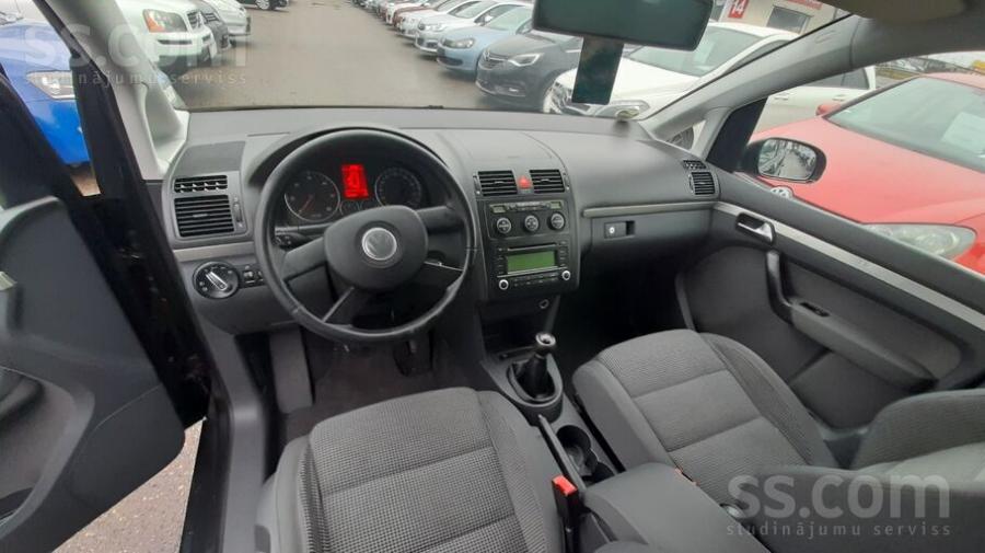 Black Volkswagen Touran 2006 in Riga, with an engine capacity of 1.90 L and mileage of 228 thousand km for 4100 €, photo 20 on AUTOMOTO.COM.LV