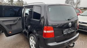 Black Volkswagen Touran 2006 in Riga, with an engine capacity of 1.90 L and mileage of 228 thousand km for 4100 €, photo 28 on AUTOMOTO.COM.LV