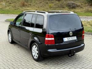 Black Volkswagen Touran 2006 in Vilnius, with an engine capacity of 1.90 L and mileage of 285 thousand km for 1900 €, photo 6 on AUTOMOTO.COM.LV