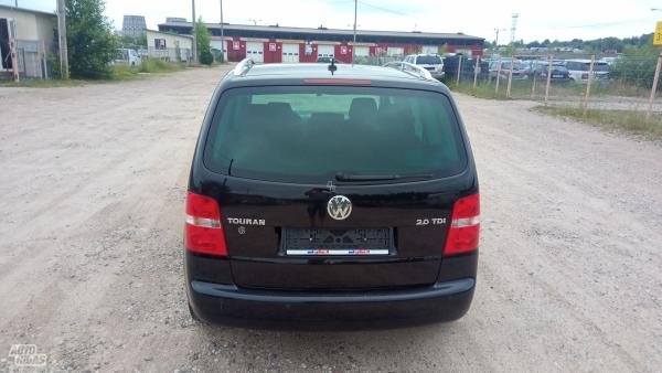 Black Volkswagen Touran 2006 in Vilnius, with an engine capacity of 2.00 L and mileage of 193 thousand km for 4550 €, photo 3 on AUTOMOTO.COM.LV