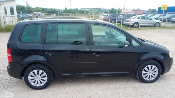 Black Volkswagen Touran 2006 in Vilnius, with an engine capacity of 2.00 L and mileage of 193 thousand km for 4550 €, photo 4 on AUTOMOTO.COM.LV