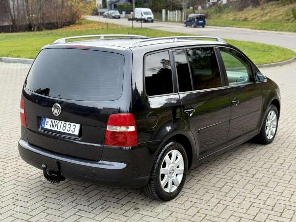 Black Volkswagen Touran 2006 in Vilnius, with an engine capacity of 1.90 L and mileage of 299 thousand km for 2000 €, photo 5 on AUTOMOTO.COM.LV