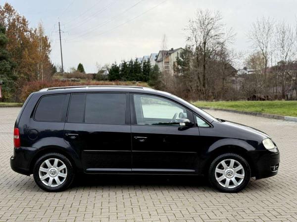 Black Volkswagen Touran 2006 in Vilnius, with an engine capacity of 1.90 L and mileage of 299 thousand km for 2000 €, photo 6 on AUTOMOTO.COM.LV