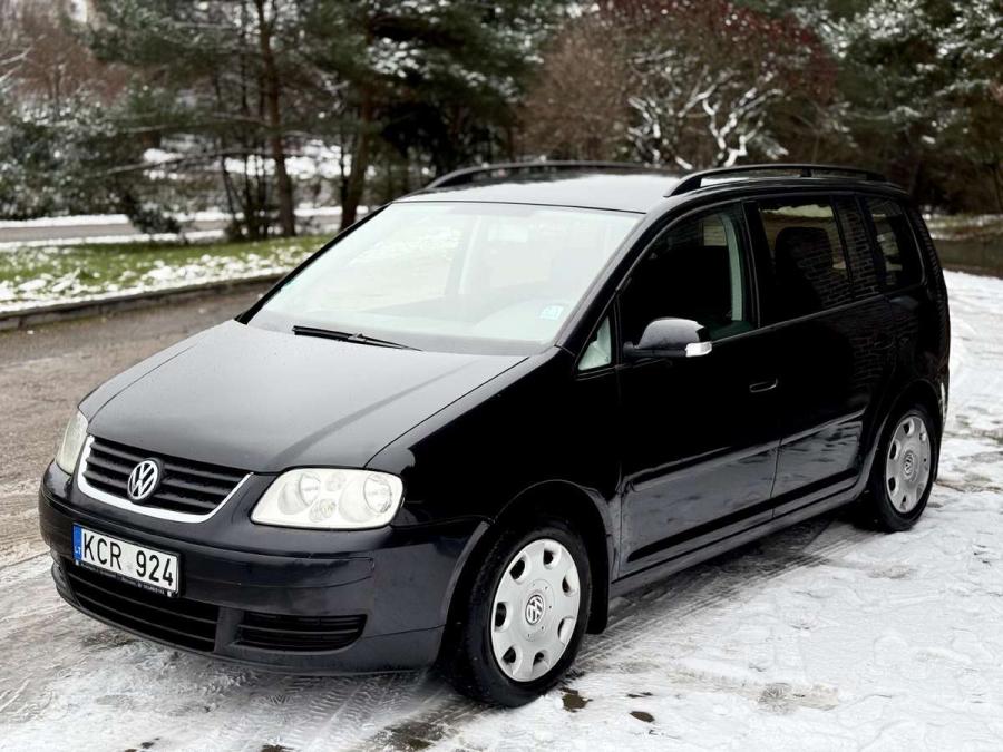 Melns Volkswagen Touran 2006 Viļņa, ar dzinēja tilpumu 1.90 L un nobraukumu 289 tūkst. km par 2500 €, foto 2 vietnē AUTOMOTO.COM.LV