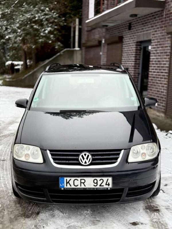 Black Volkswagen Touran 2006 in Vilnius, with an engine capacity of 1.90 L and mileage of 289 thousand km for 2500 €, photo 3 on AUTOMOTO.COM.LV