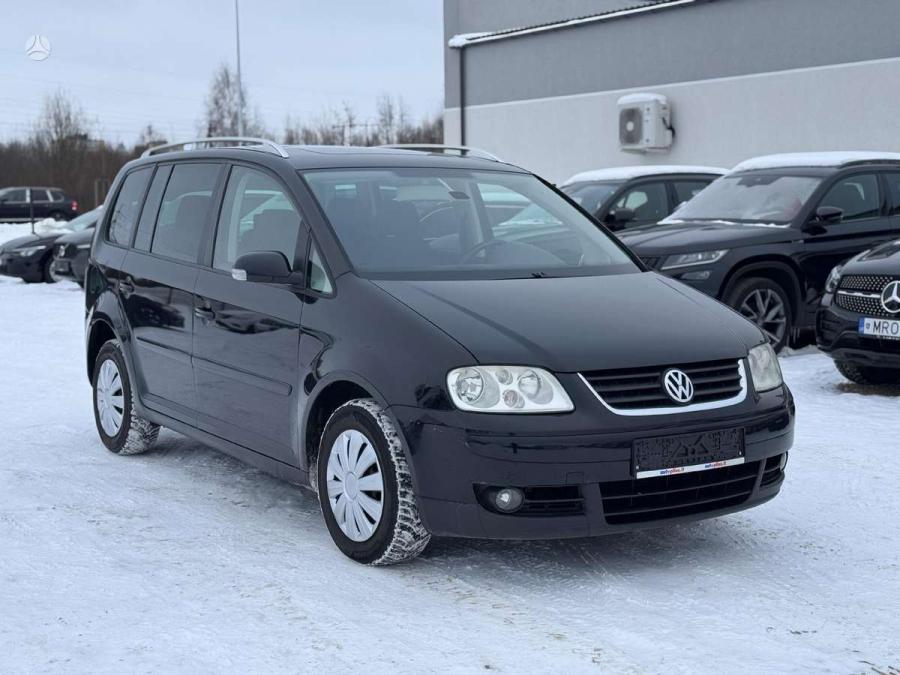 Black Volkswagen Touran 2006 in Siauliai, with an engine capacity of 1.97 L and mileage of 196 thousand km for 2550 €, photo 3 on AUTOMOTO.COM.LV