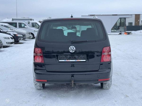 Black Volkswagen Touran 2006 in Siauliai, with an engine capacity of 1.97 L and mileage of 196 thousand km for 2550 €, photo 5 on AUTOMOTO.COM.LV