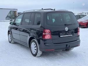 Black Volkswagen Touran 2006 in Siauliai, with an engine capacity of 1.97 L and mileage of 196 thousand km for 2550 €, photo 6 on AUTOMOTO.COM.LV