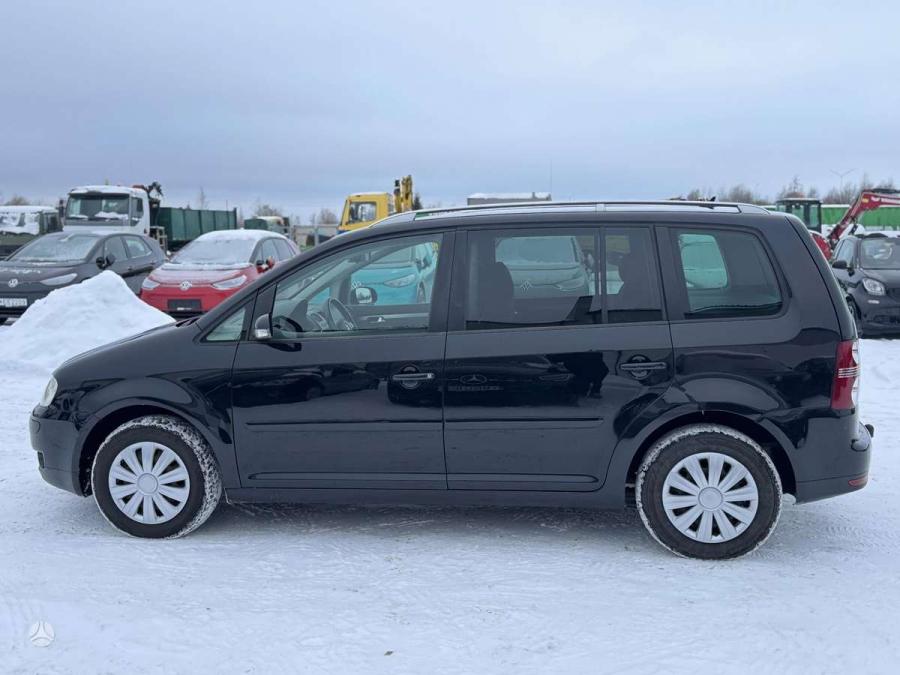 Black Volkswagen Touran 2006 in Siauliai, with an engine capacity of 1.97 L and mileage of 196 thousand km for 2550 €, photo 8 on AUTOMOTO.COM.LV