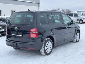Melns Volkswagen Touran 2006 Šauļi, ar dzinēja tilpumu 1.97 L un nobraukumu 196 tūkst. km par 2550 €, foto 4 vietnē AUTOMOTO.COM.LV