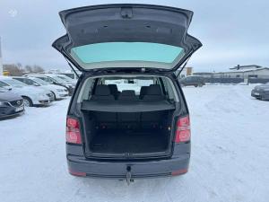Melns Volkswagen Touran 2006 Šauļi, ar dzinēja tilpumu 1.97 L un nobraukumu 196 tūkst. km par 2550 €, foto 16 vietnē AUTOMOTO.COM.LV