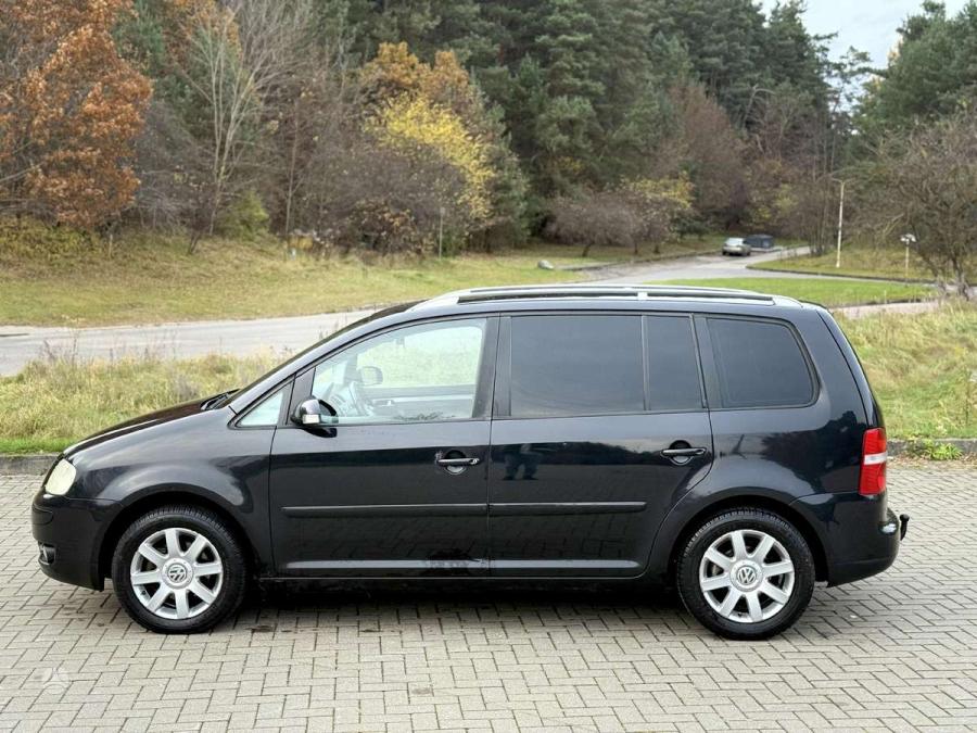 Black Volkswagen Touran 2006 in Vilnius, with an engine capacity of 1.90 L and mileage of 286 thousand km for 1900 €, photo 7 on AUTOMOTO.COM.LV