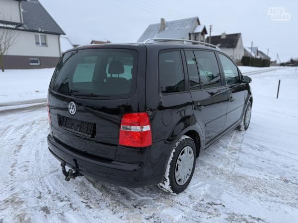 Black Volkswagen Touran 2006 in Alytus, with an engine capacity of 2.00 L and mileage of 256 thousand km for 2450 €, photo 3 on AUTOMOTO.COM.LV
