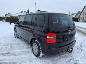 Black Volkswagen Touran 2006 in Alytus, with an engine capacity of 2.00 L and mileage of 256 thousand km for 2450 €, photo 4 on AUTOMOTO.COM.LV