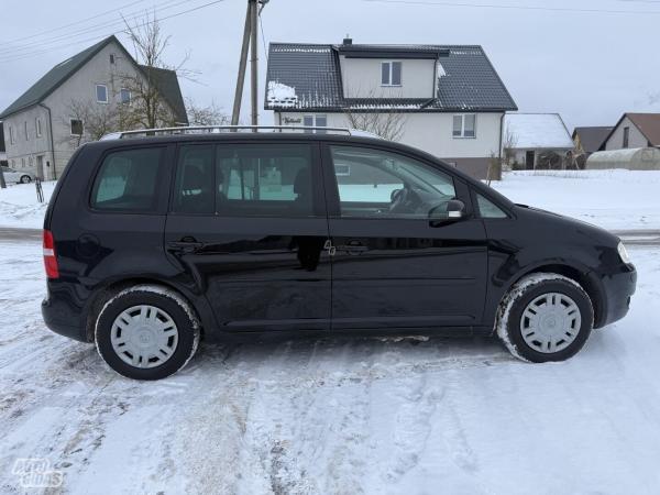 Black Volkswagen Touran 2006 in Alytus, with an engine capacity of 2.00 L and mileage of 256 thousand km for 2450 €, photo 6 on AUTOMOTO.COM.LV