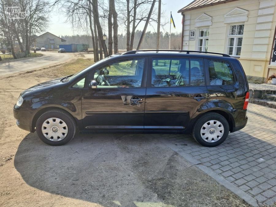 Black Volkswagen Touran 2006 in Utena, with an engine capacity of 1.60 L and mileage of 204 thousand km for 2200 €, photo 8 on AUTOMOTO.COM.LV