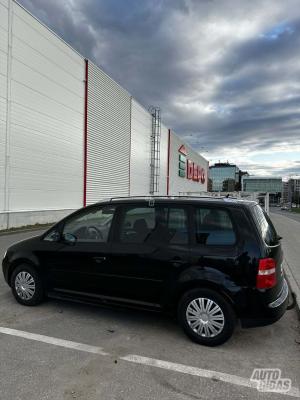 Melns Volkswagen Touran 2006 Viļņa, ar dzinēja tilpumu 1.90 L un nobraukumu 265 tūkst. km par 2350 €, foto 4 vietnē AUTOMOTO.COM.LV