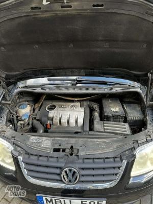 Melns Volkswagen Touran 2006 Viļņa, ar dzinēja tilpumu 1.90 L un nobraukumu 265 tūkst. km par 2350 €, foto 12 vietnē AUTOMOTO.COM.LV
