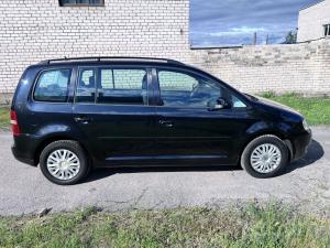 Black Volkswagen Touran 2006 in Daugavpils, with an engine capacity of 1.90 L and mileage of 287 thousand km for 2649 €, photo 7 on AUTOMOTO.COM.LV