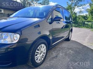 Black Volkswagen Touran 2006 in Daugavpils, with an engine capacity of 1.90 L and mileage of 287 thousand km for 2649 €, photo 11 on AUTOMOTO.COM.LV