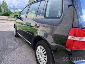 Black Volkswagen Touran 2006 in Daugavpils, with an engine capacity of 1.90 L and mileage of 287 thousand km for 2649 €, photo 12 on AUTOMOTO.COM.LV
