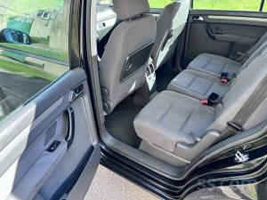 Black Volkswagen Touran 2006 in Daugavpils, with an engine capacity of 1.90 L and mileage of 287 thousand km for 2649 €, photo 15 on AUTOMOTO.COM.LV