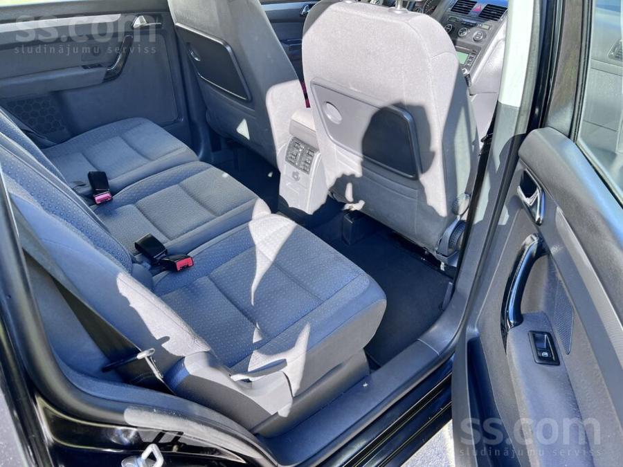 Black Volkswagen Touran 2006 in Daugavpils, with an engine capacity of 1.90 L and mileage of 287 thousand km for 2649 €, photo 17 on AUTOMOTO.COM.LV