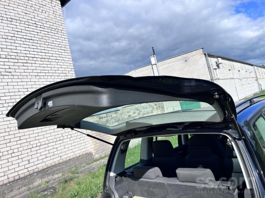 Black Volkswagen Touran 2006 in Daugavpils, with an engine capacity of 1.90 L and mileage of 287 thousand km for 2649 €, photo 25 on AUTOMOTO.COM.LV