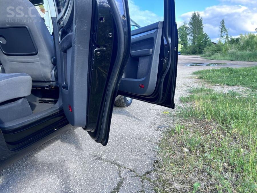Black Volkswagen Touran 2006 in Daugavpils, with an engine capacity of 1.90 L and mileage of 287 thousand km for 2649 €, photo 26 on AUTOMOTO.COM.LV