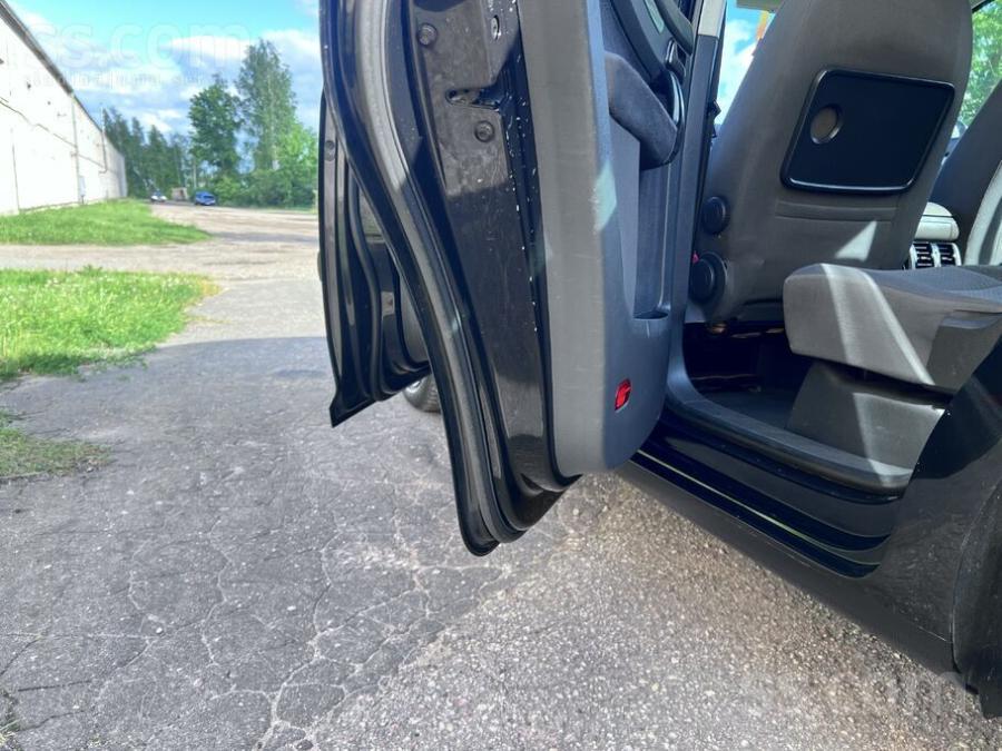 Black Volkswagen Touran 2006 in Daugavpils, with an engine capacity of 1.90 L and mileage of 287 thousand km for 2649 €, photo 27 on AUTOMOTO.COM.LV