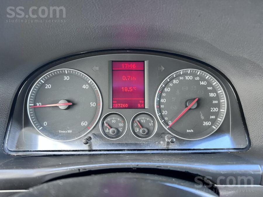 Black Volkswagen Touran 2006 in Daugavpils, with an engine capacity of 1.90 L and mileage of 287 thousand km for 2649 €, photo 30 on AUTOMOTO.COM.LV
