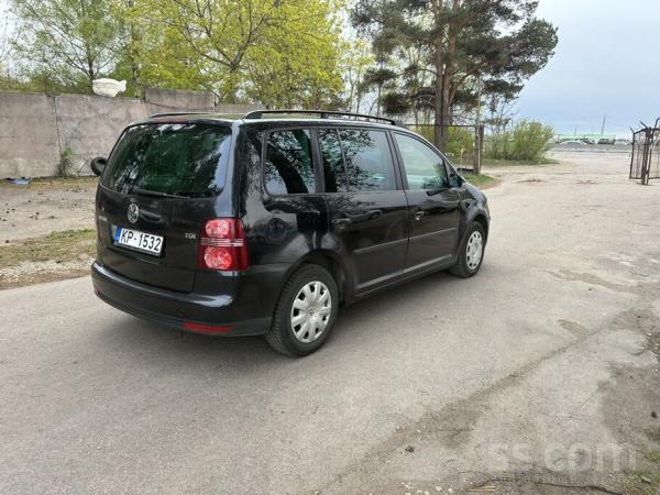 Melns Volkswagen Touran 2006 Rīga, ar dzinēja tilpumu 1.90 L un nobraukumu 0 tūkst. km par 1990 €, foto 3 vietnē AUTOMOTO.COM.LV