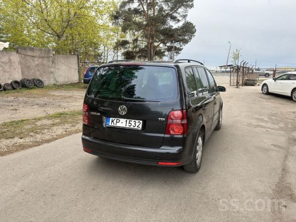 Melns Volkswagen Touran 2006 Rīga, ar dzinēja tilpumu 1.90 L un nobraukumu 0 tūkst. km par 1990 €, foto 4 vietnē AUTOMOTO.COM.LV