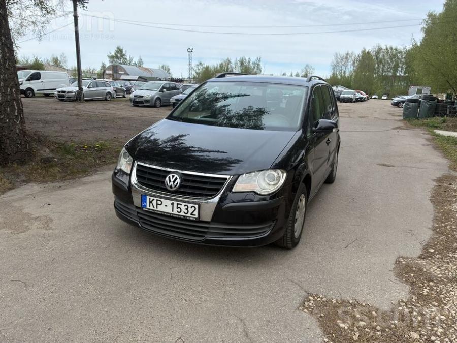 Black Volkswagen Touran 2006 in Riga, with an engine capacity of 1.90 L and mileage of 0 thousand km for 1990 €, photo 6 on AUTOMOTO.COM.LV